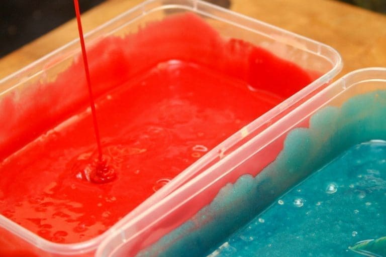 Red, White and Blue Sponge Cake Recipe25589Red, White and Blue Sponge ...