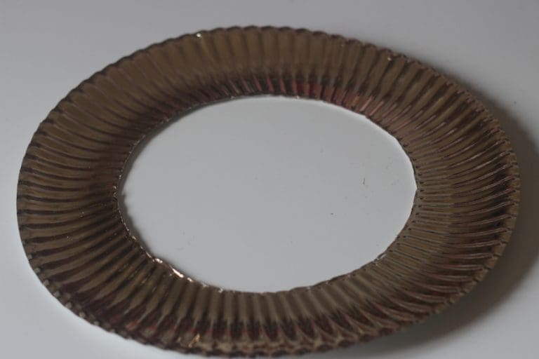 DIY Paper Plate Autumn Leaf Wreaths – Fun Fall Craft for Kids