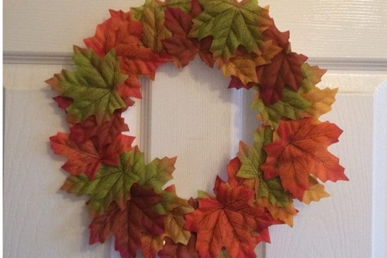 DIY Paper Plate Autumn Leaf Wreaths – Fun Fall Craft for Kids
