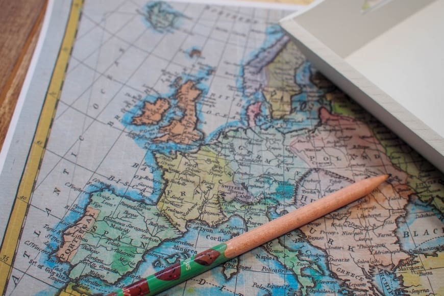 DIY Vintage Map Tray – Easy Craft Project with Step-by-Step Instructions