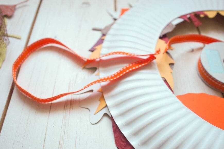 DIY Autumn Paper Leaf Wreath: Easy Craft Tutorial for Fall Decor