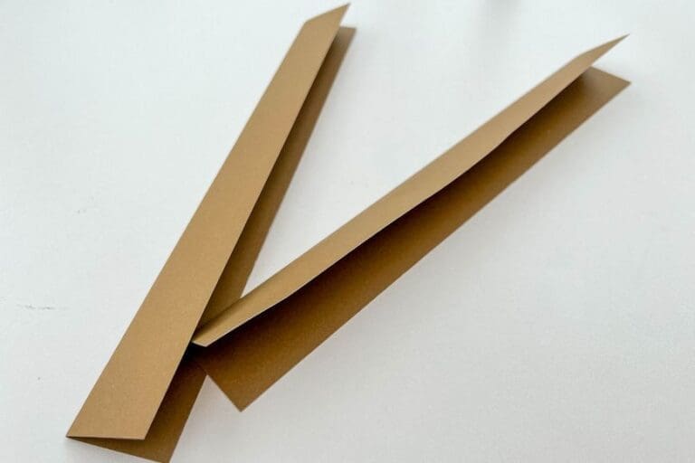 DIY Pipe Cleaner Crown: A Simple and Regal Royal Craft