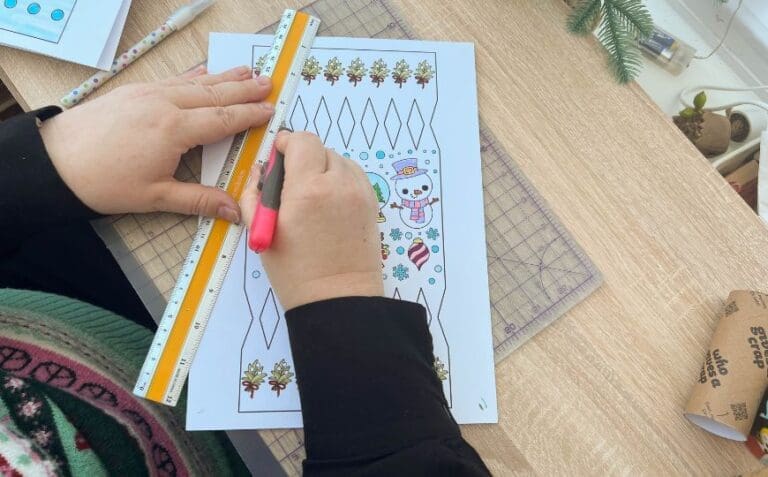 DIY Christmas Cracker Colouring Printables for Kids – Fun Holiday Craft