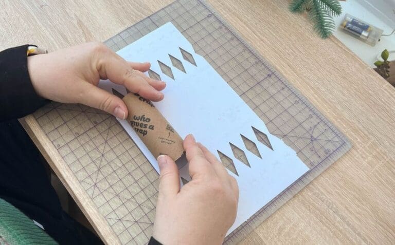 DIY Christmas Cracker Colouring Printables for Kids – Fun Holiday Craft